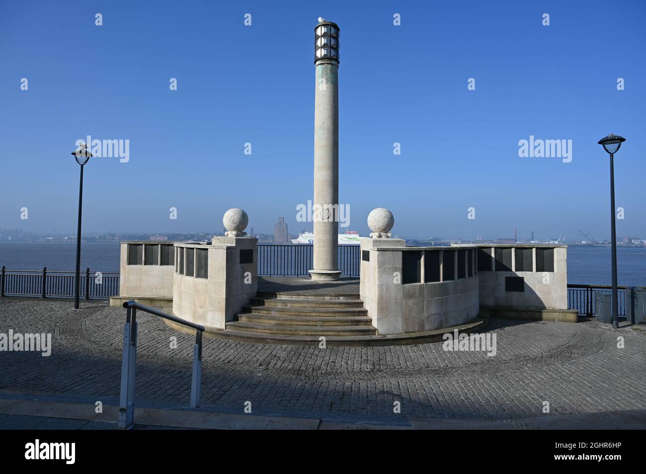 World War Naval memorial at Liverpool docks Stock Photo - Alamy