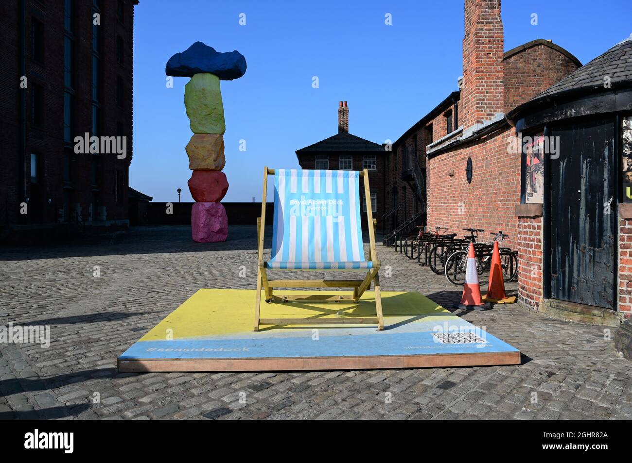 Abstract art at Liverpool Docks Stock Photo - Alamy