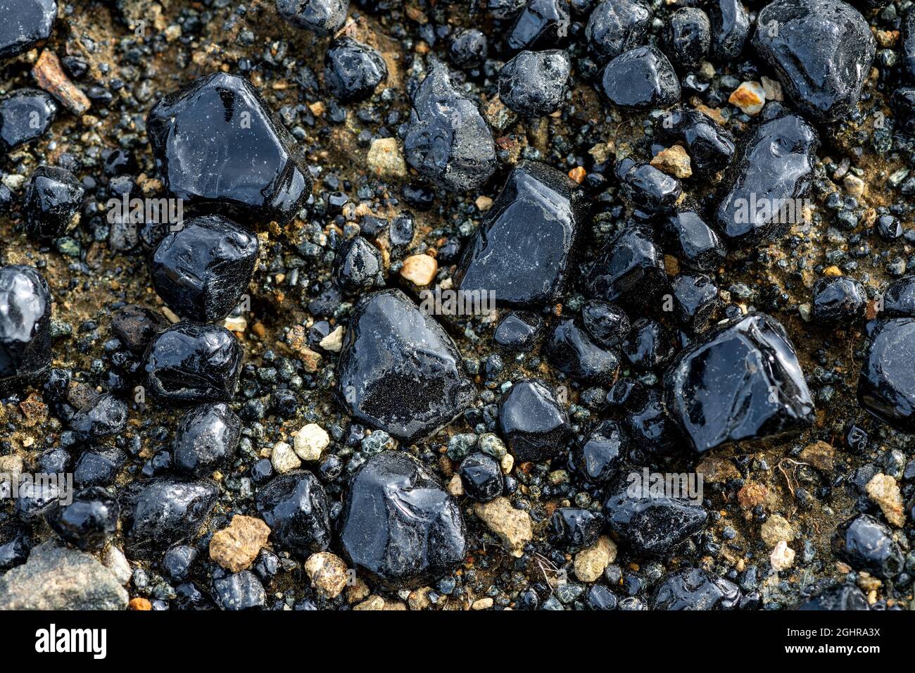 Obsidian, volcanic rock glass, Landmannalaugar, Fjallabak, Iceland ...