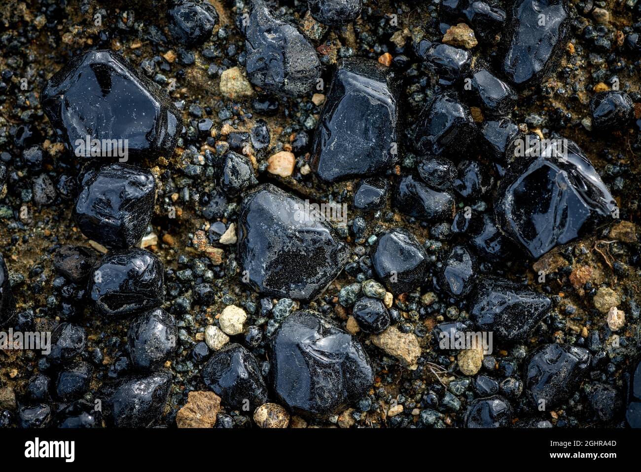 Obsidian rock hi-res stock photography and images - Alamy