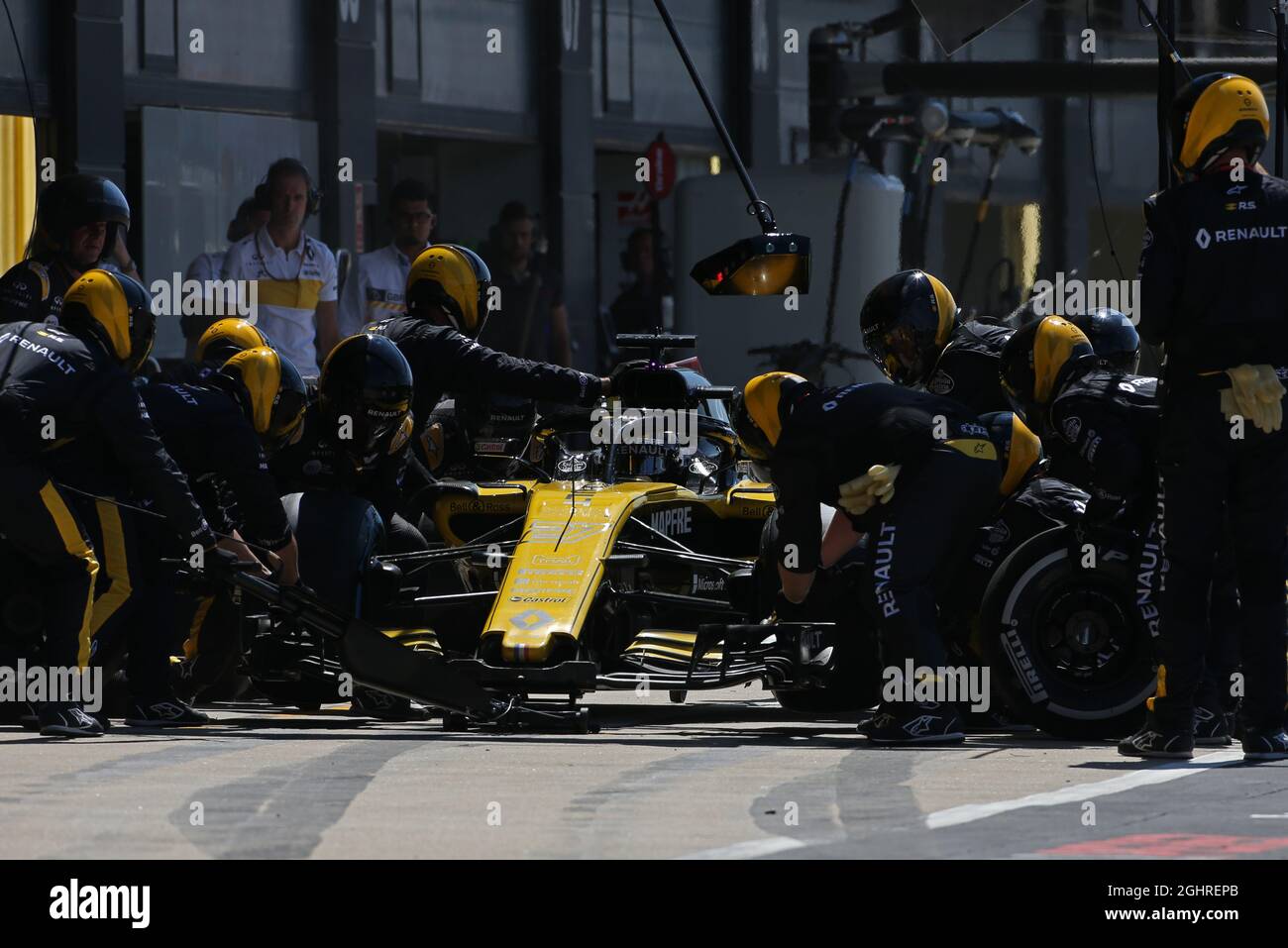 Renault sport f1 team rs18 makes a pit stop hi-res stock photography ...
