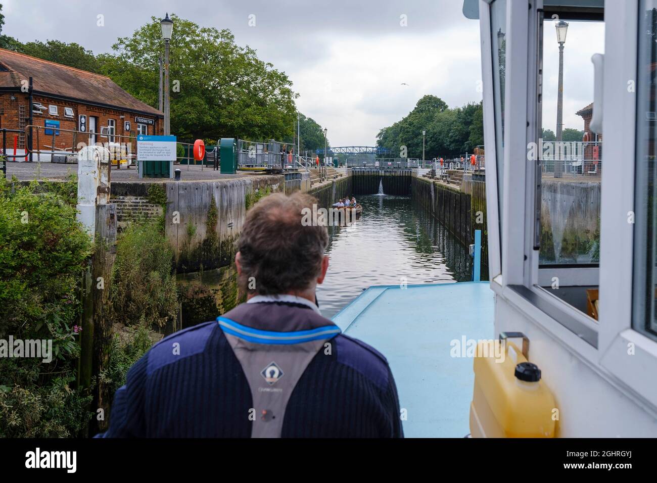Teddington lock hi-res stock photography and images - Alamy