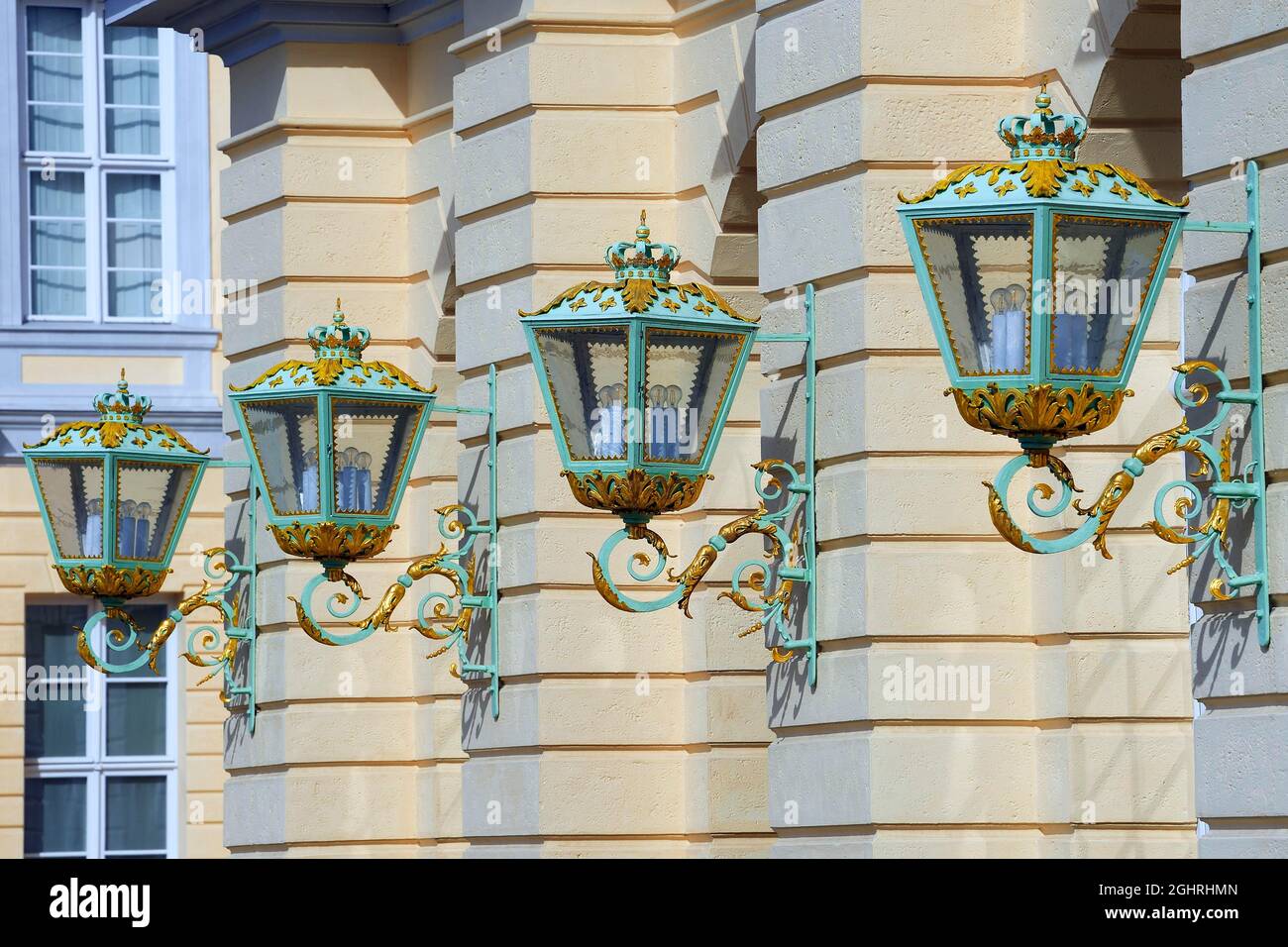 Historical lanterns hi-res stock photography and images - Alamy