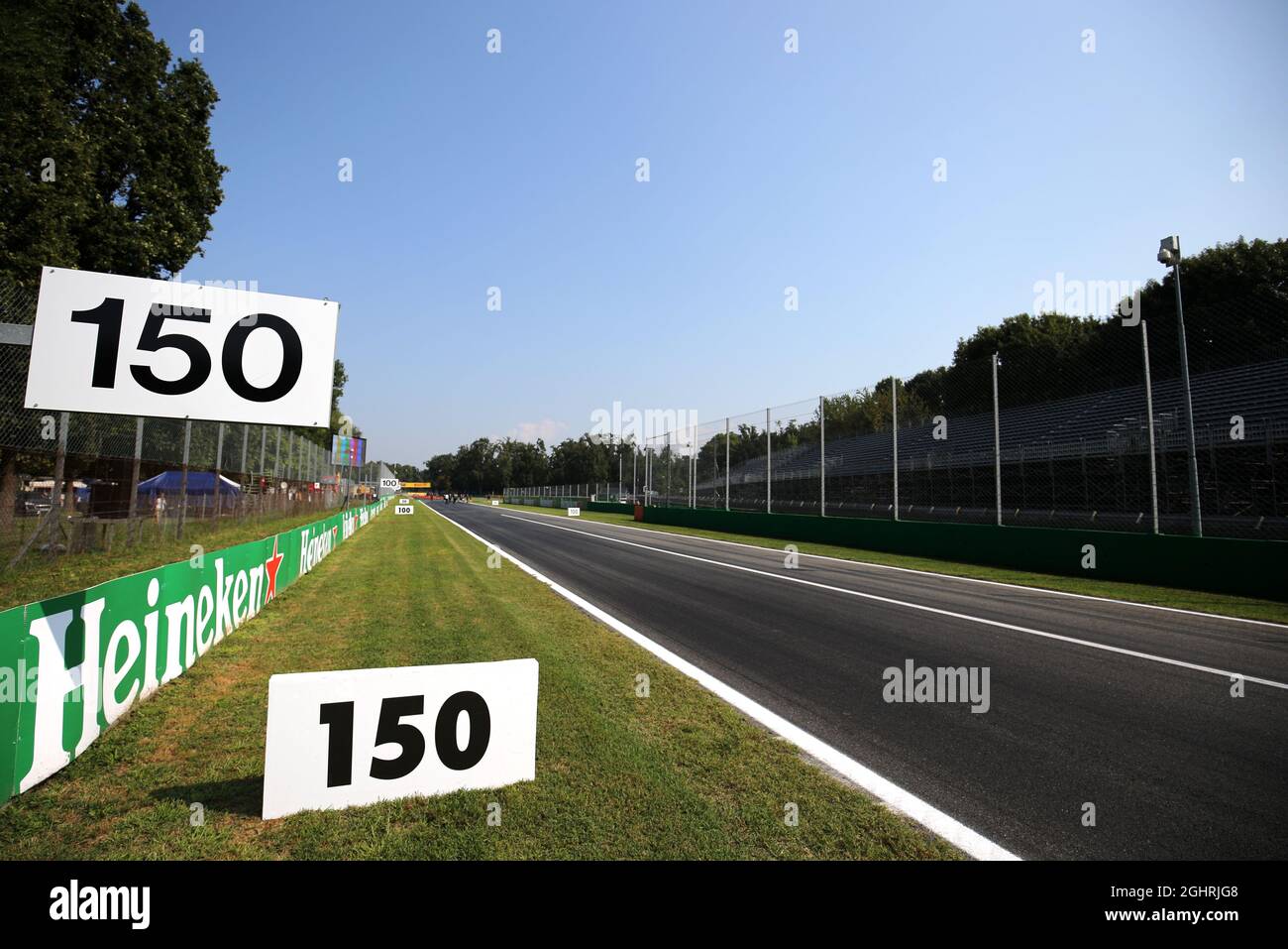 Circuit atmosphere - Brake board markers. 30.08.2018. Formula 1 World ...