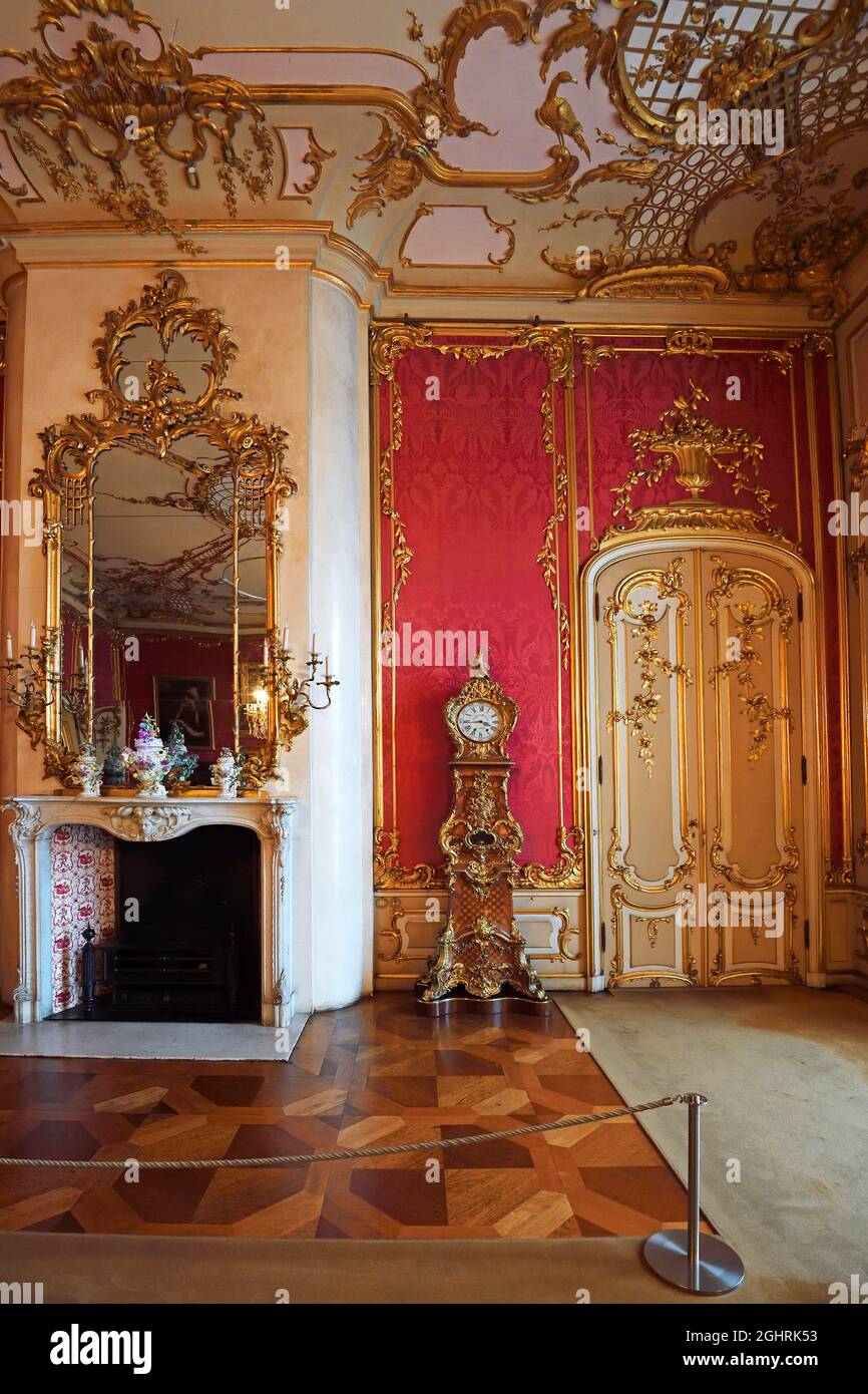 Damask chamber hi-res stock photography and images - Alamy