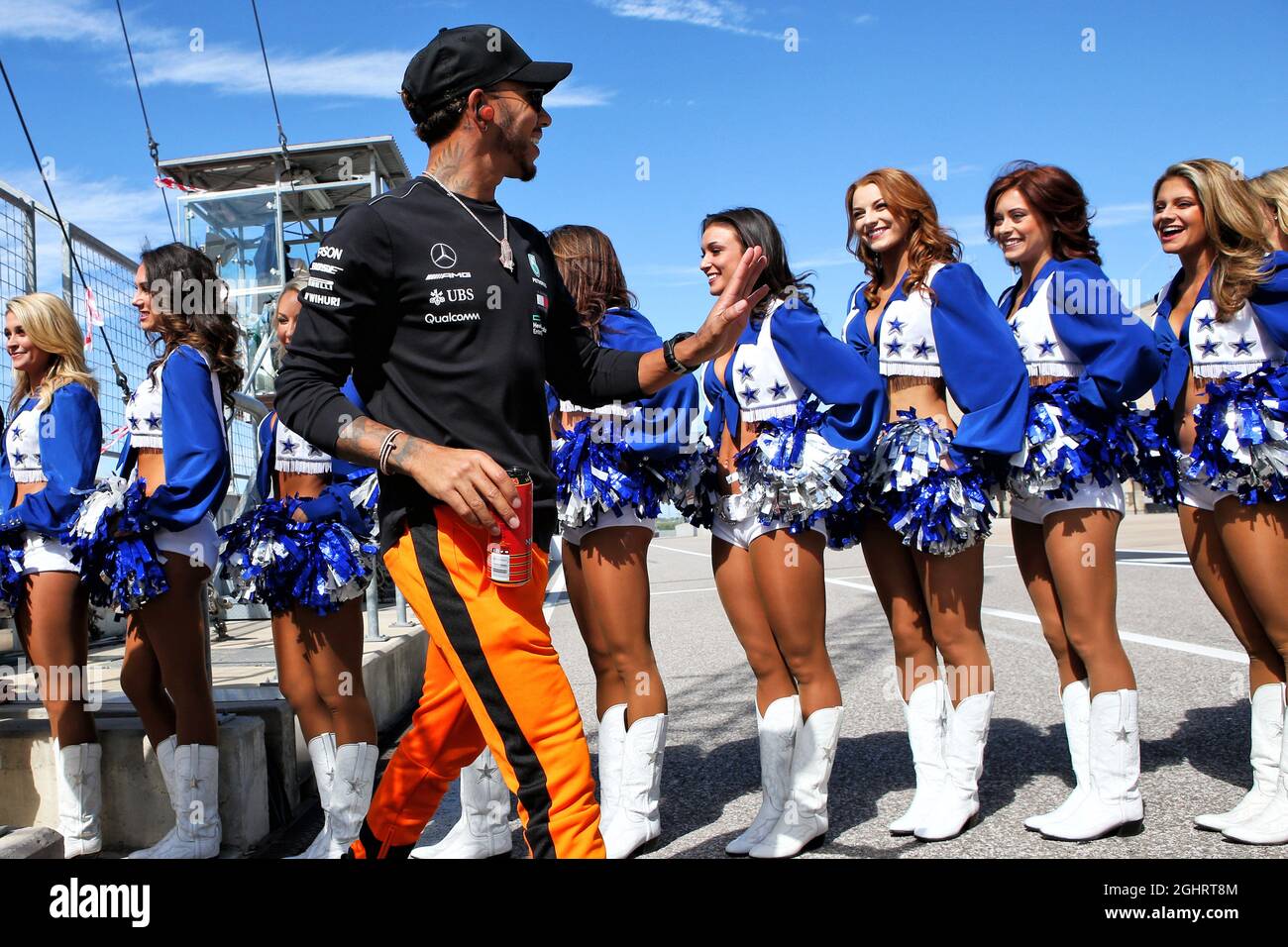 Dallas cowboys cheerleaders on drivers parade hi-res stock photography ...