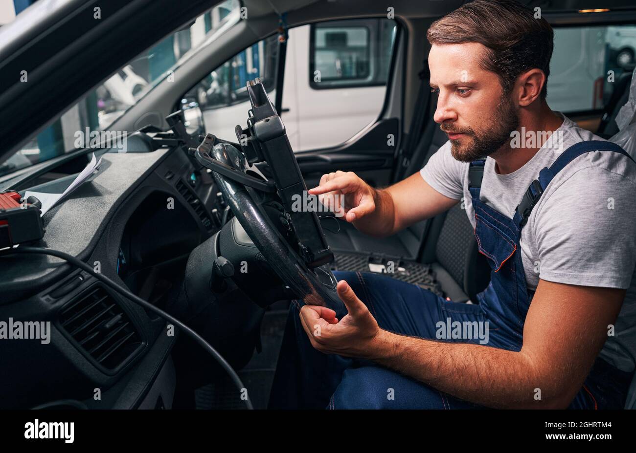 Vehicle scanning tool hi-res stock photography and images - Alamy