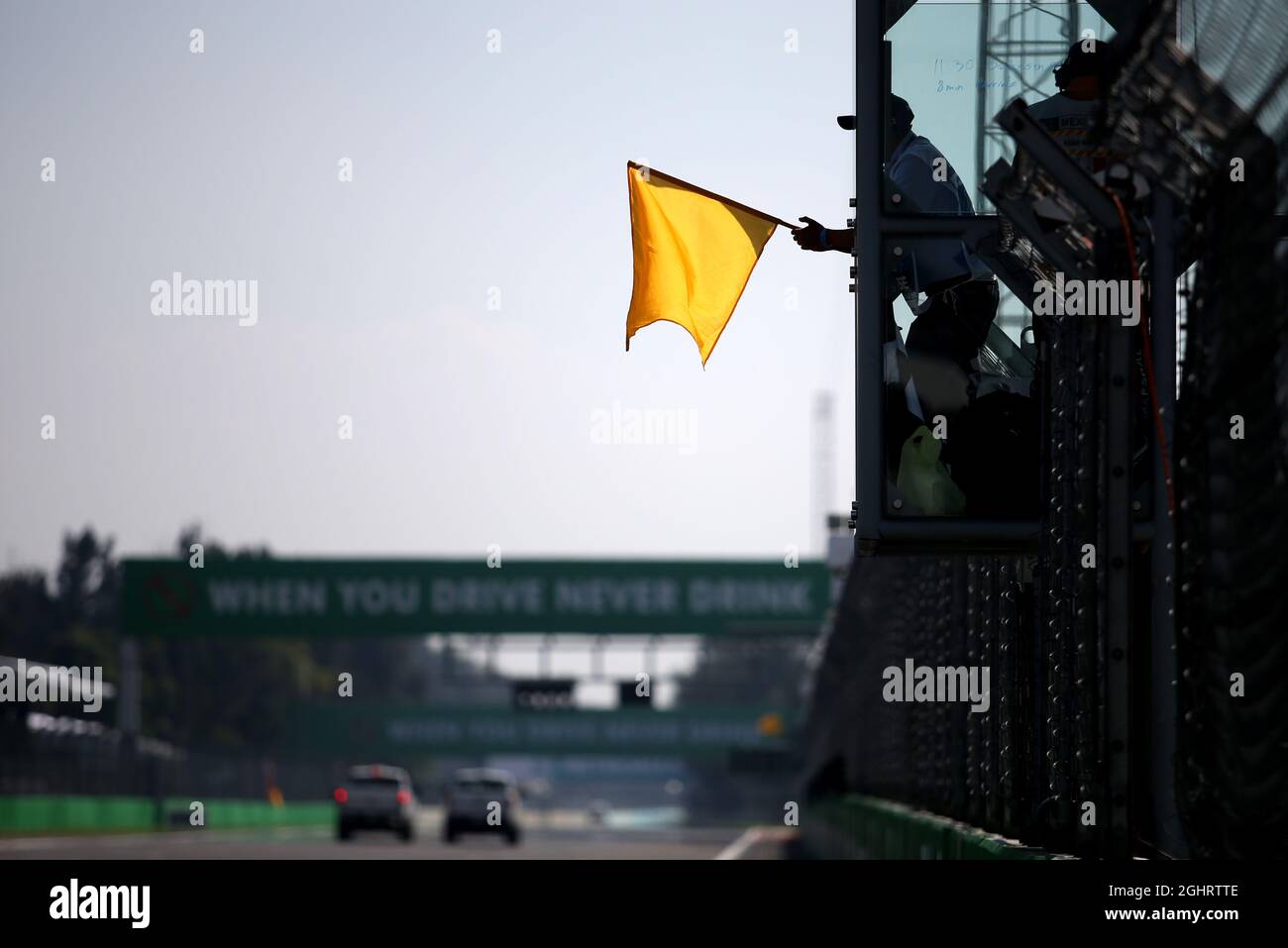 Circuit atmosphere - Yellow flag. 25.10.2018. Formula 1 World ...