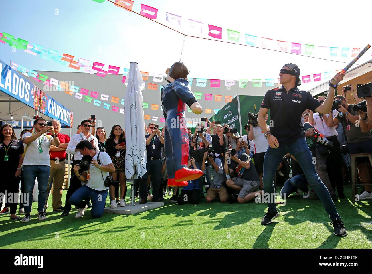 Max Verstappen (NLD) Red Bull Racing - piñata. 25.10.2018. Formula 1 ...