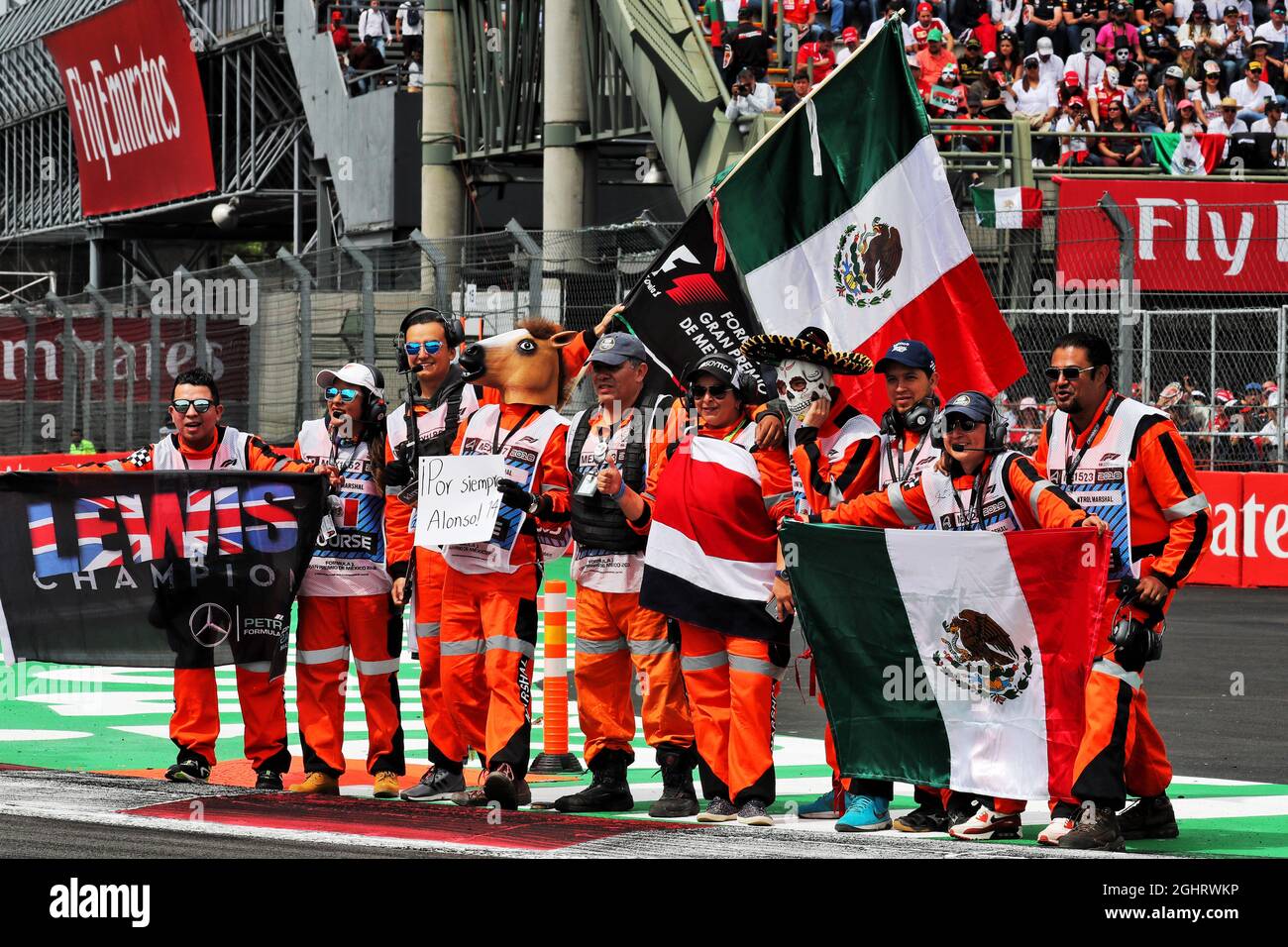 Drivers parade atmosphere - marshalls pay tribute to Fernando Alonso ...