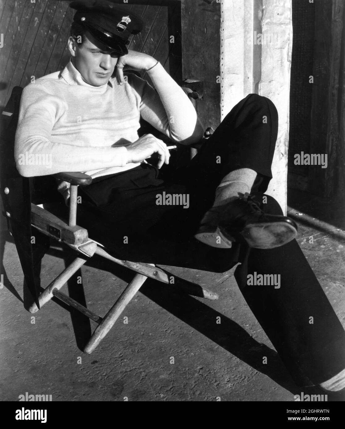 On set candid love scenes Black and White Stock Photos & Images - Alamy