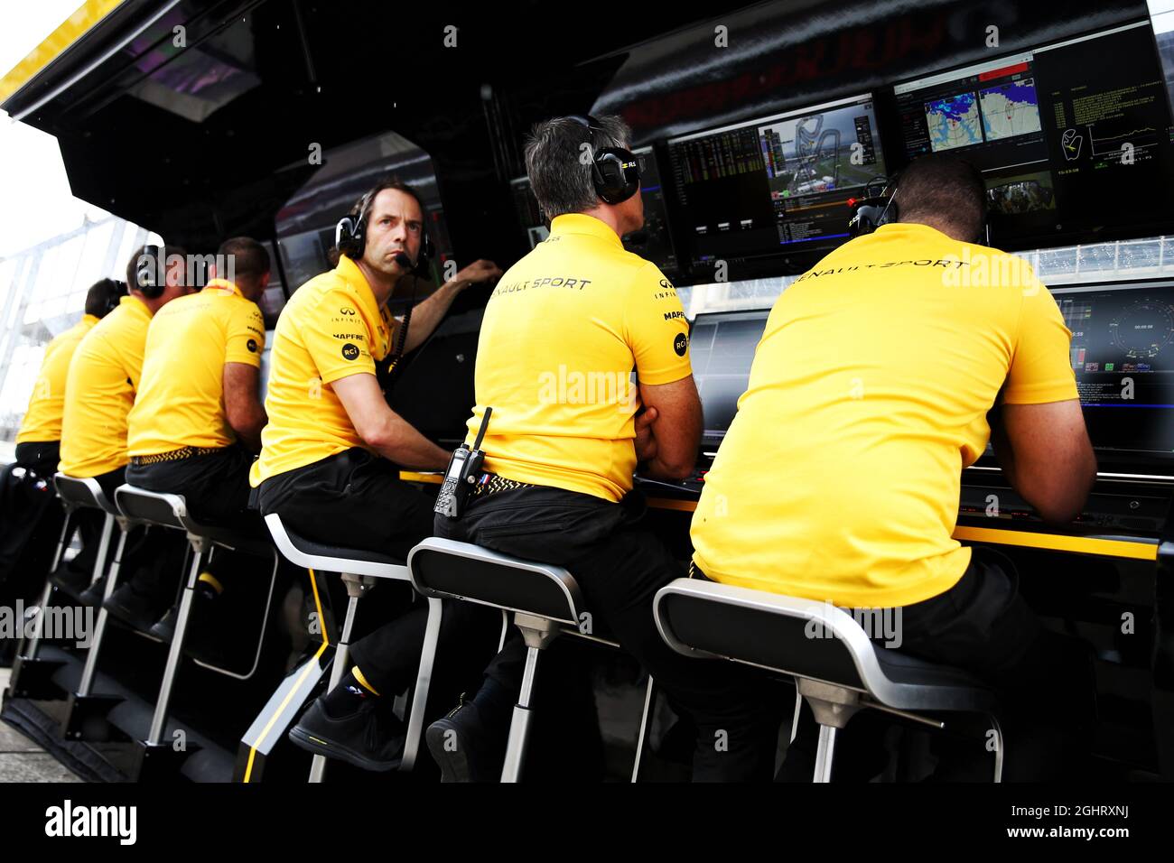 Renault f1 team race engineer on pit gantry hi-res stock photography ...