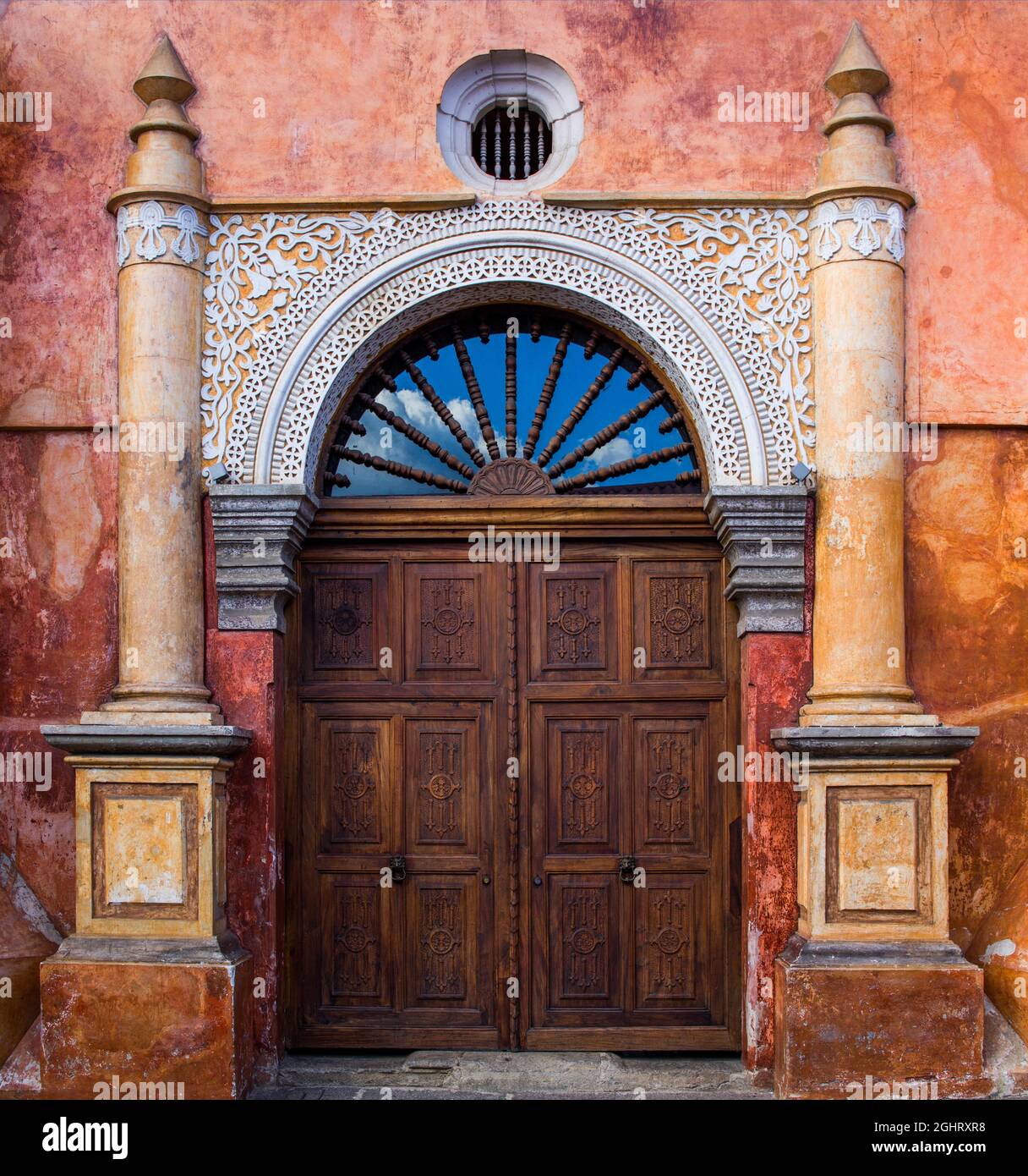 Covered portal hi-res stock photography and images - Alamy