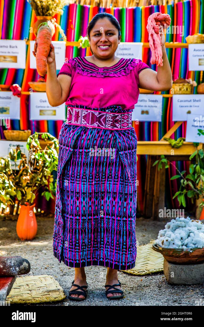 Natural dyes, demonstration of traditional Mayan weaving, Ajto ...