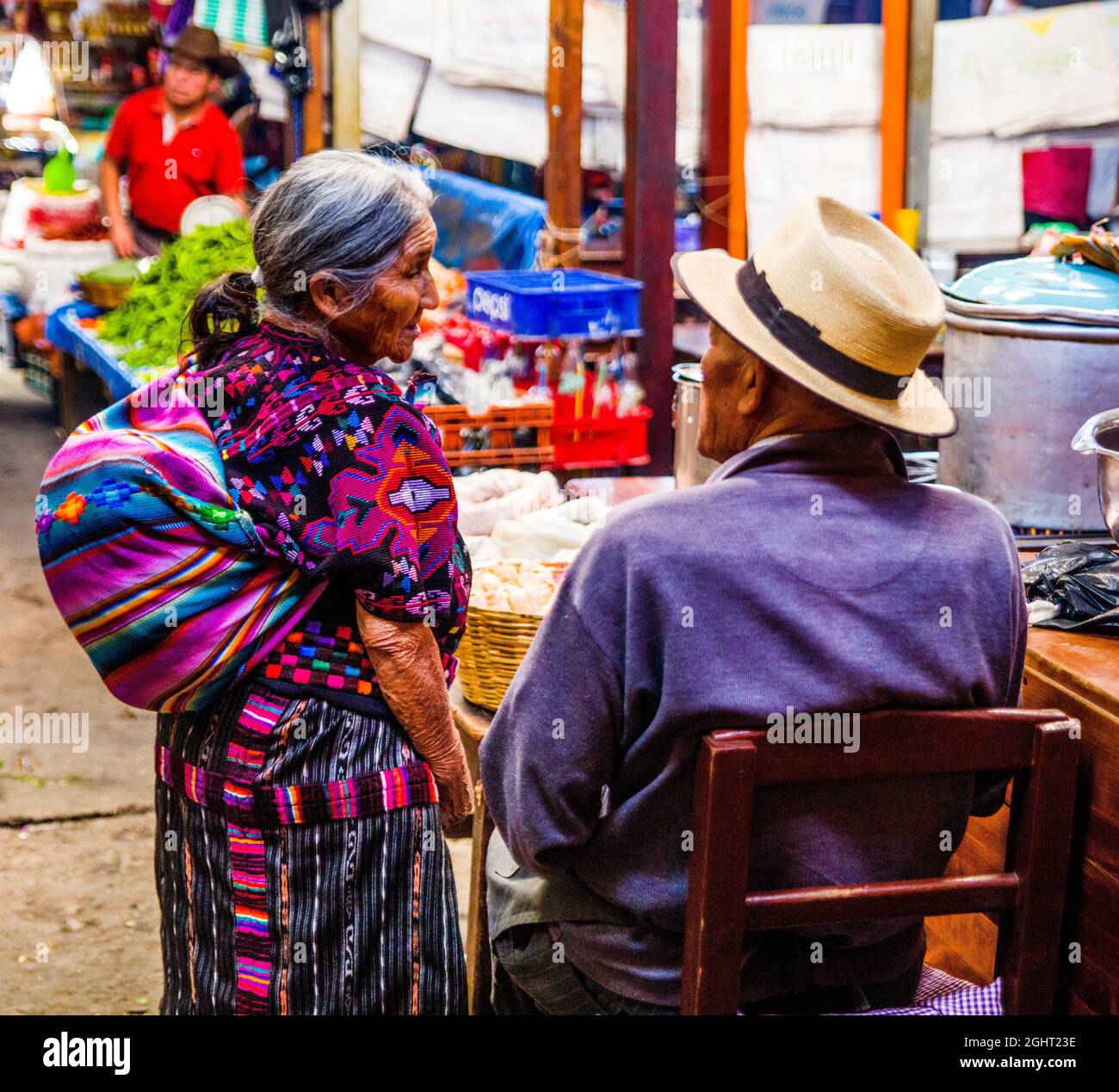 Chat at the market, most important market in the highlands ...