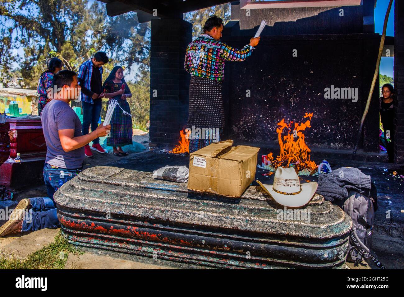 Shaman death ceremonies, colourful cemetery, Chichicastenango ...