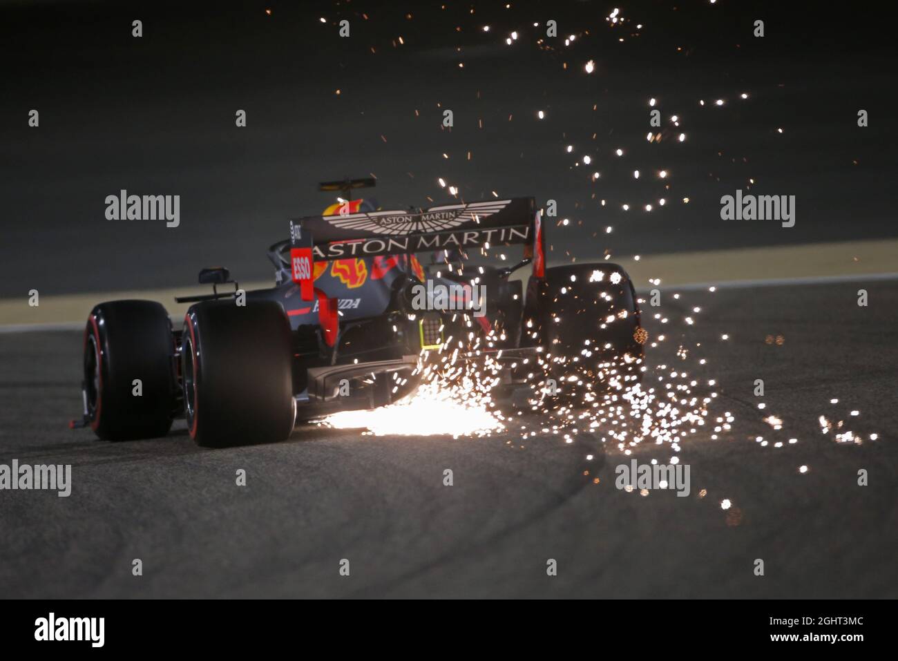 Max Verstappen (NLD) Red Bull Racing RB15 sends sparks flying. 29.03. ...