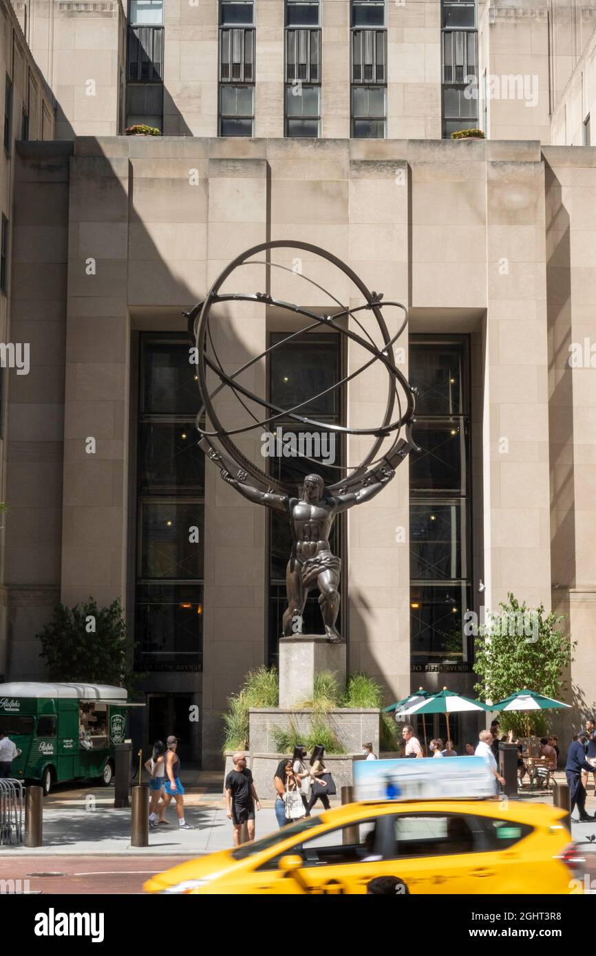 Statue of atlas holding globe hi-res stock photography and images - Alamy