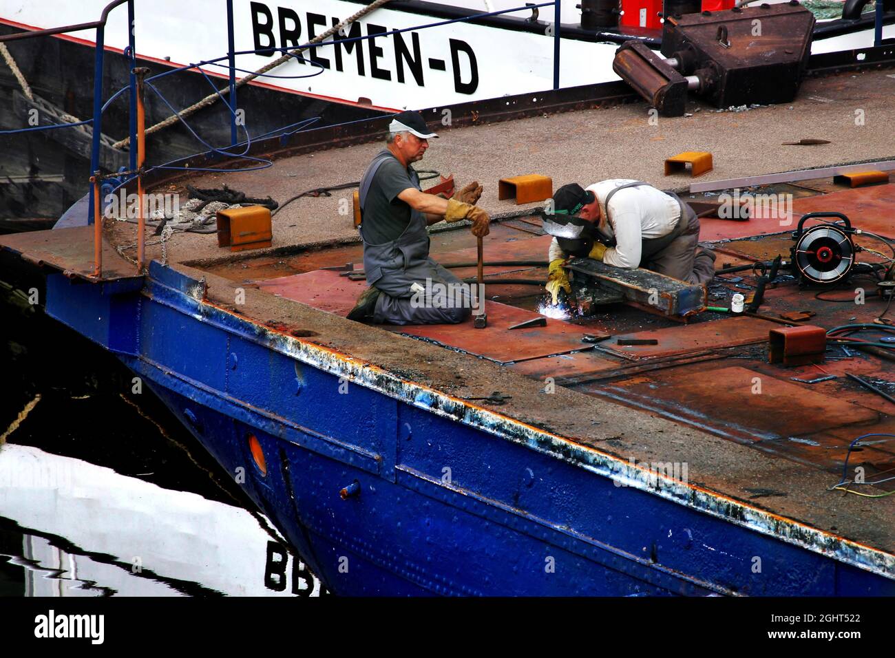 Shipyard worker, welder, shipyard in the lower town of Lauenburg, Elbe ...