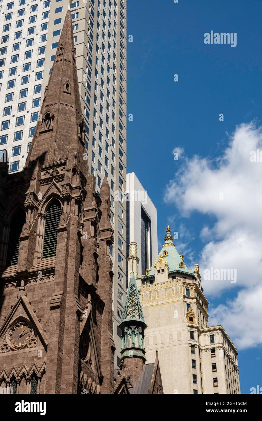 The Crown Building on Fifth Avenue has been Stock Photo - Alamy