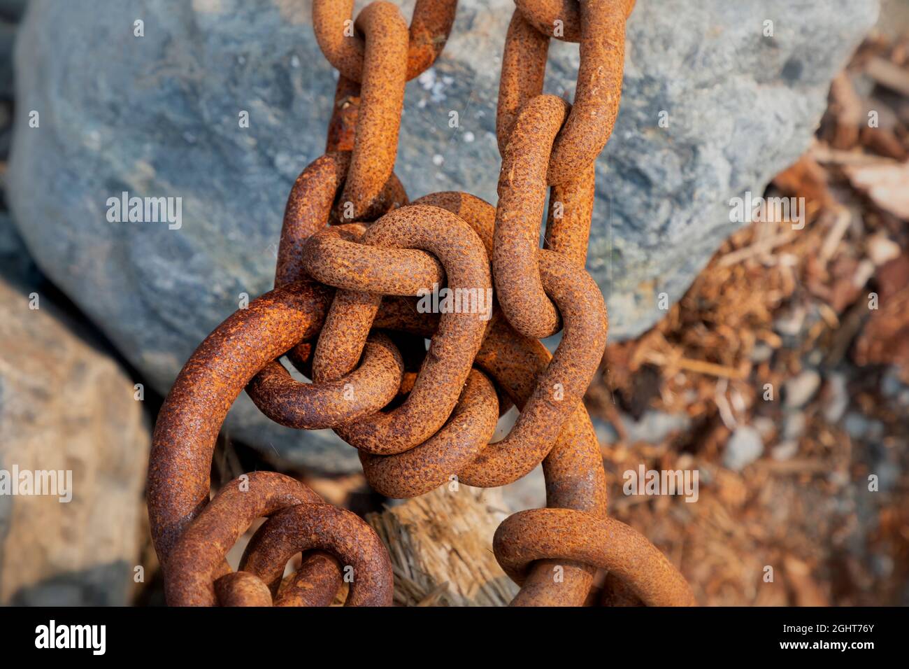 Joining chain hi-res stock photography and images - Alamy