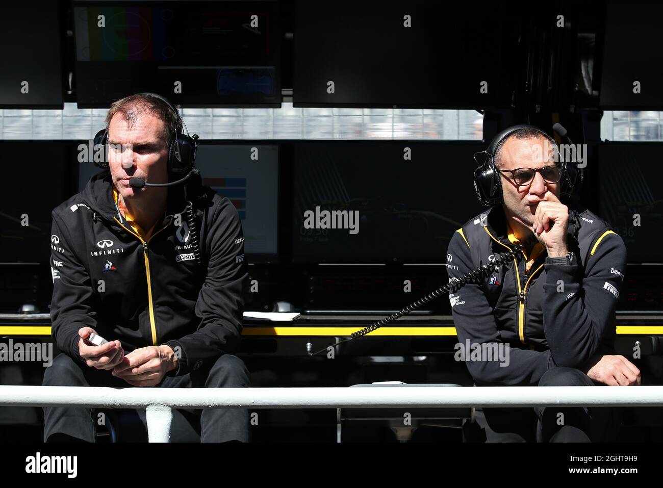 (L to R): Alan Permane (GBR) Renault F1 Team Trackside Operations ...