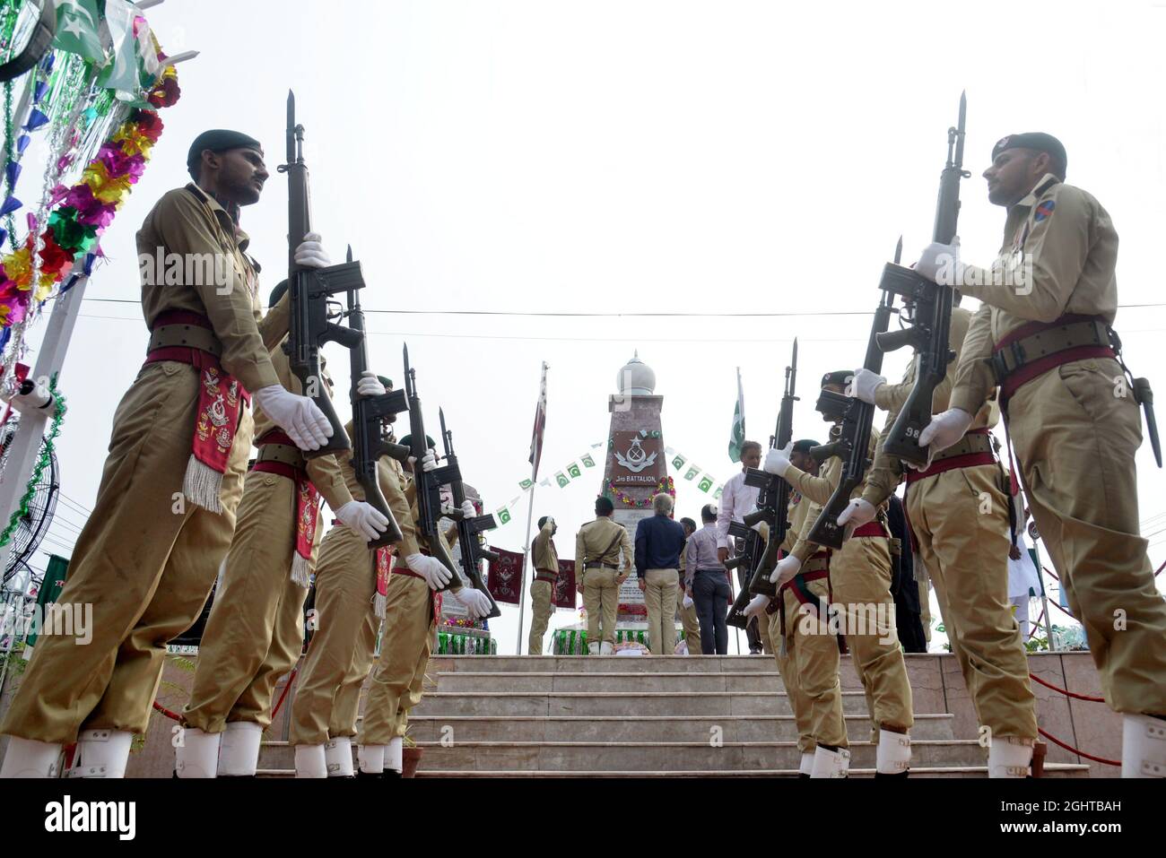 Lahore, Pakistan. 06th Sep, 2021. Pakistan army soldiers, traders and ...