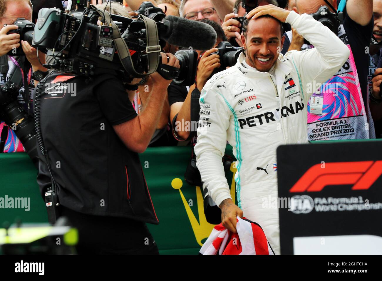 Race winner Lewis Hamilton (GBR) Mercedes AMG F1 celebrates in parc ...