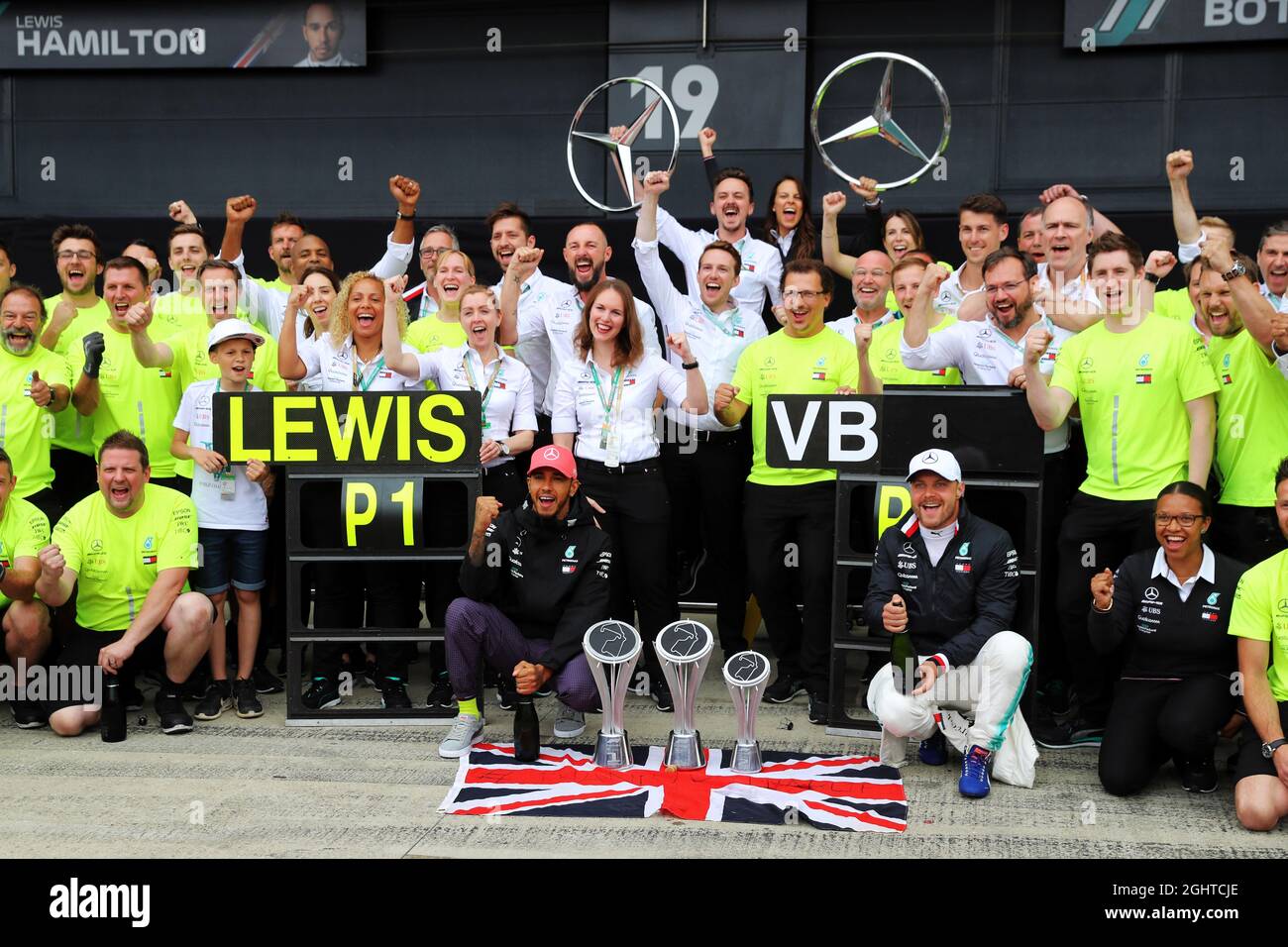 Formula 1 race finish hi-res stock photography and images - Alamy