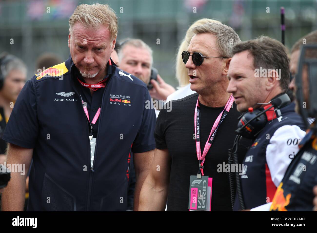 Daniel Craig (GBR) Actor on the grid with Christian Horner (GBR) Red ...