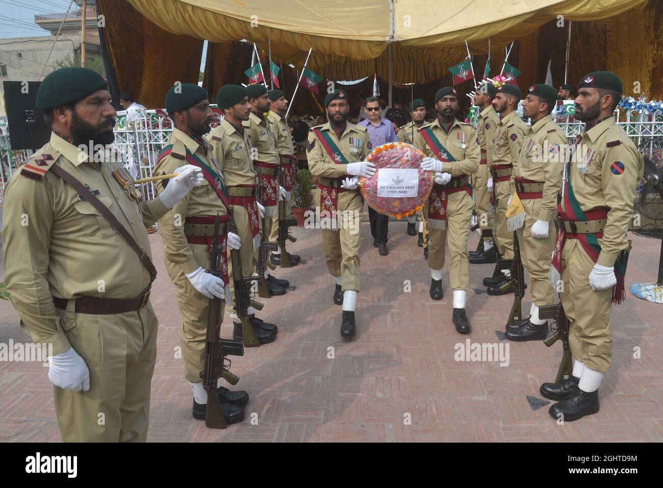 Lahore, Pakistan. 06th Sep, 2021. Pakistan army soldiers, traders and ...