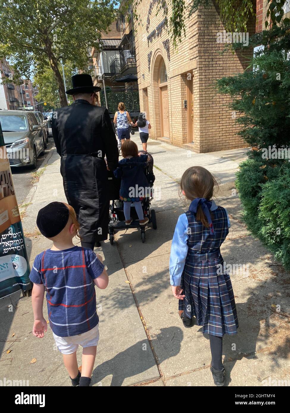 Jewish father pushing stroller hi-res stock photography and images - Alamy