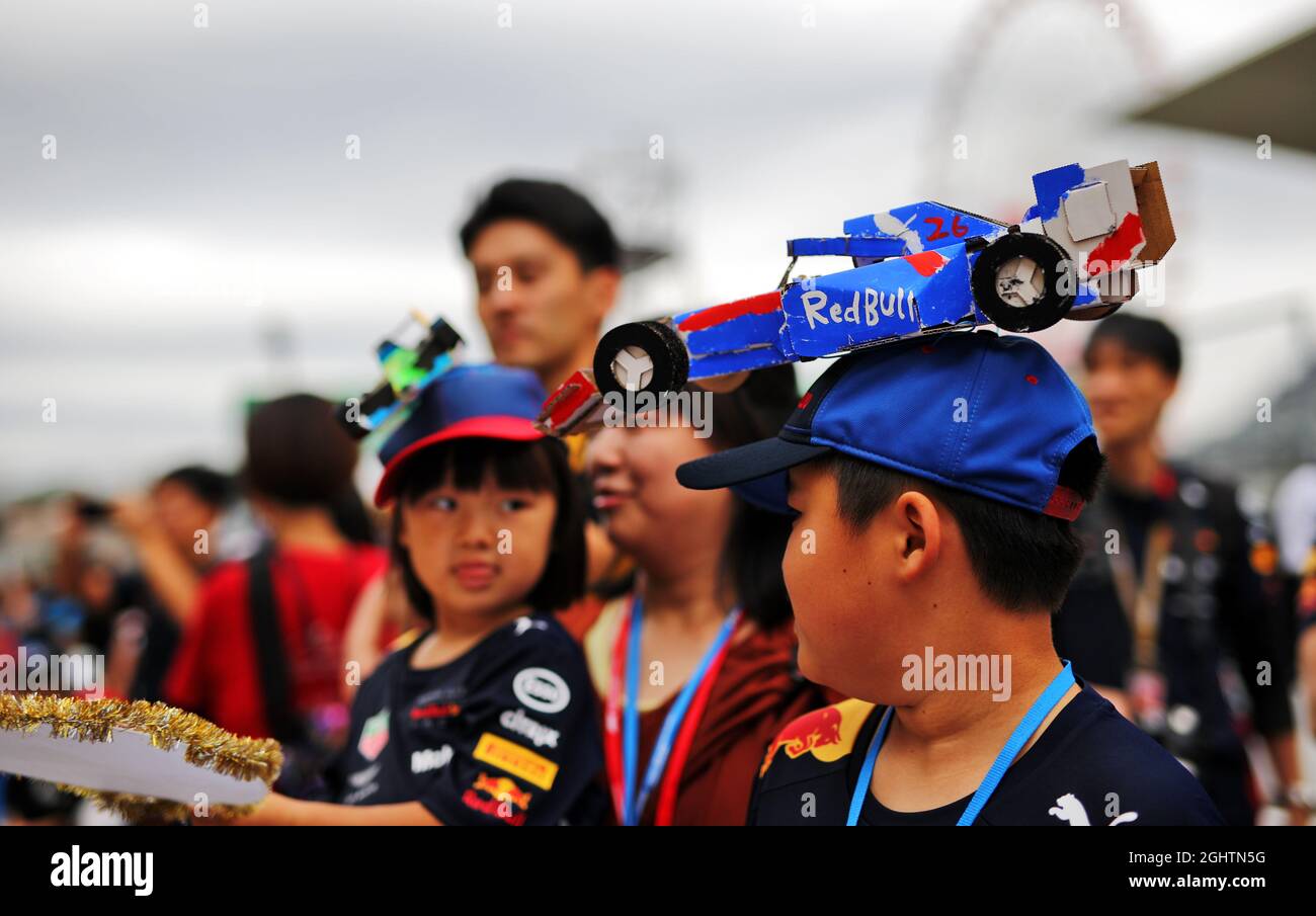 Circuit atmosphere - young fans. 10.10.2019. Formula 1 World ...