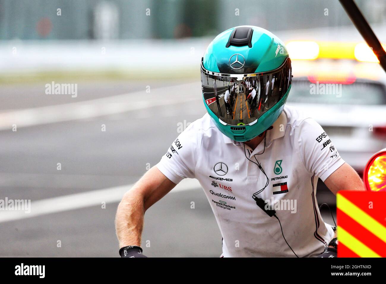 F1 mechanic hi-res stock photography and images - Alamy