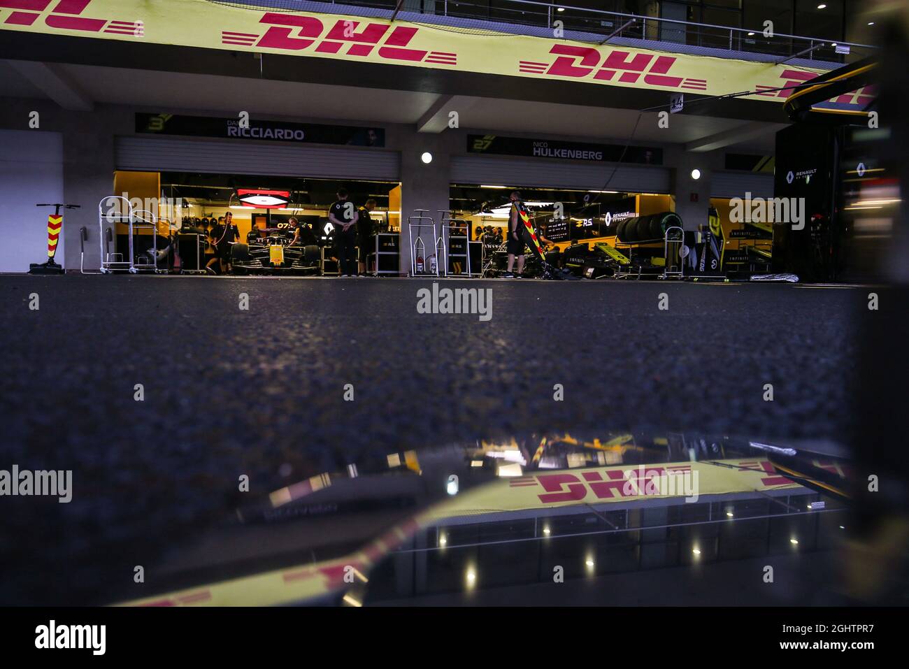 Renault formula 1 garage hi-res stock photography and images - Alamy
