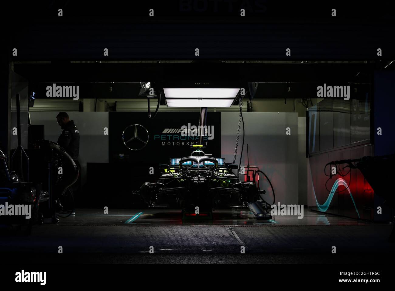 Mercedes amg f1 pit garages hi-res stock photography and images - Alamy