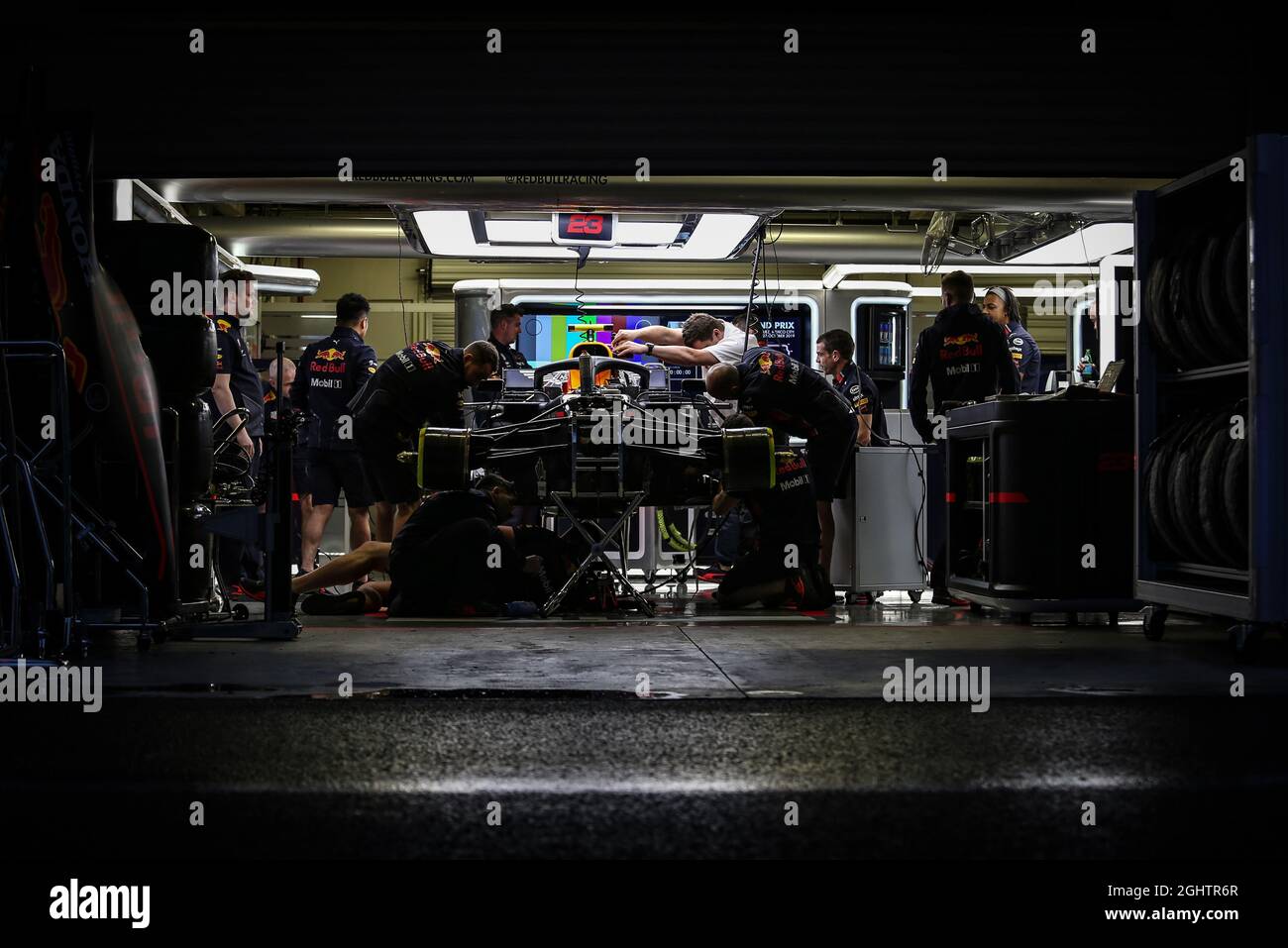 Red bull racing pit garages hi-res stock photography and images - Alamy