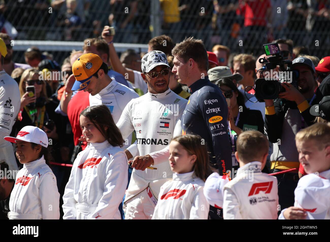 Lewis Hamilton (GBR) Mercedes AMG F1 and Max Verstappen (NLD) Red Bull ...