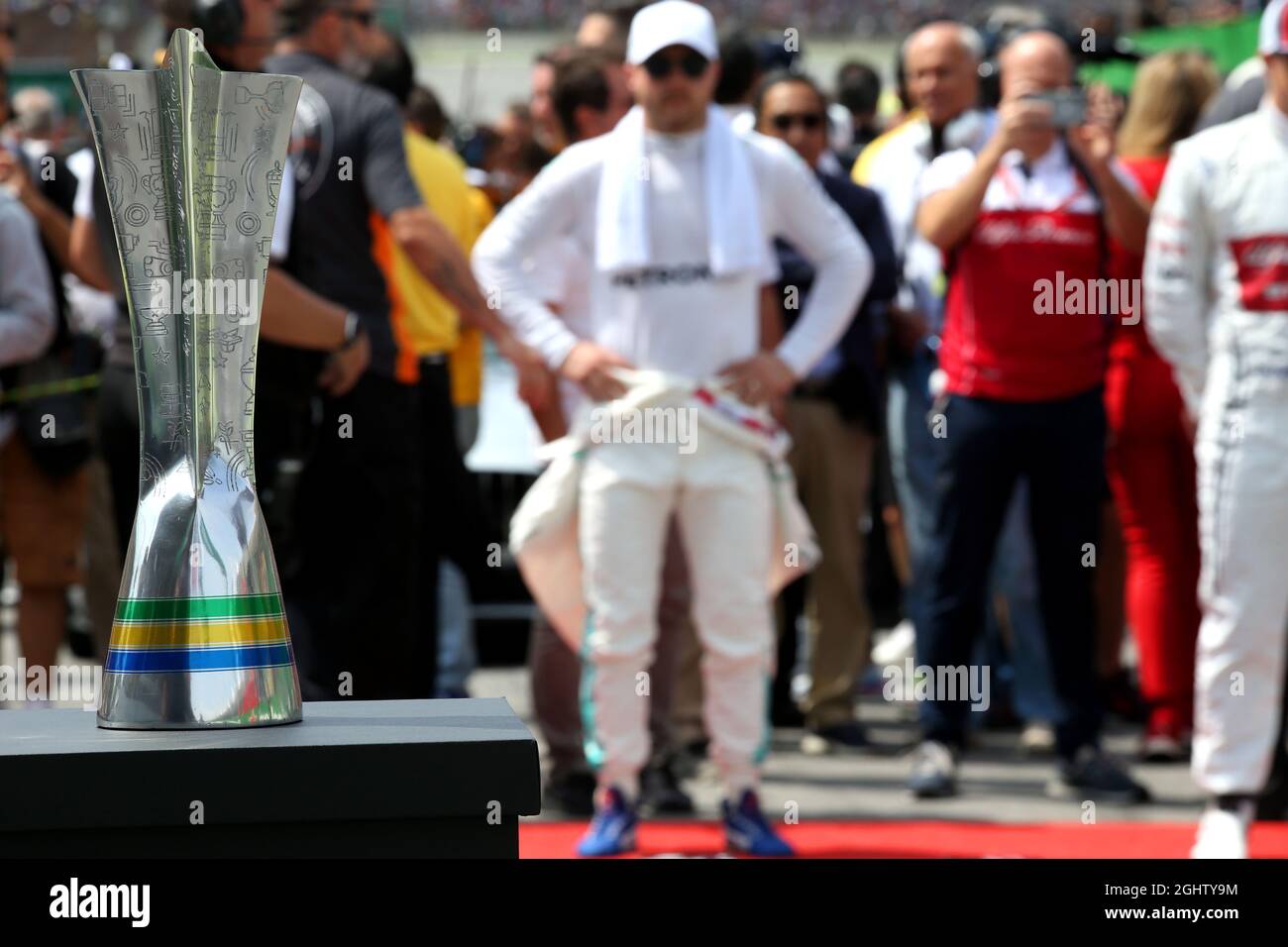 Formula 1 world championship trophy hi-res stock photography and images ...