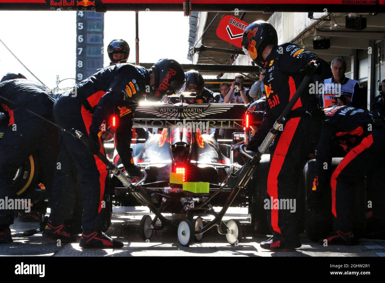 Pitstop red bull hi-res stock photography and images - Alamy