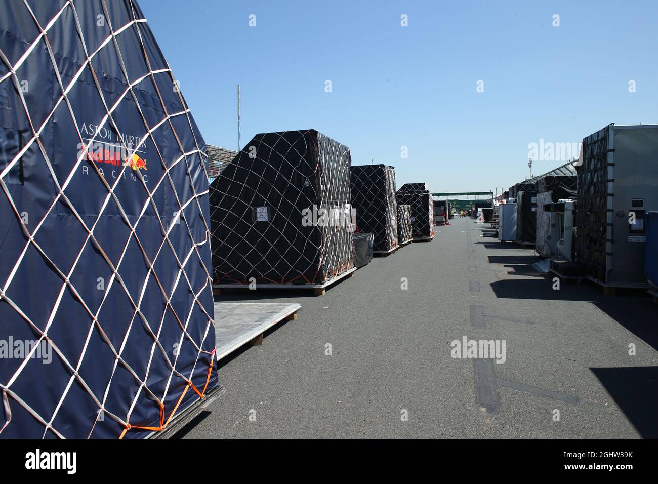 Red bull racing freight hi-res stock photography and images - Alamy