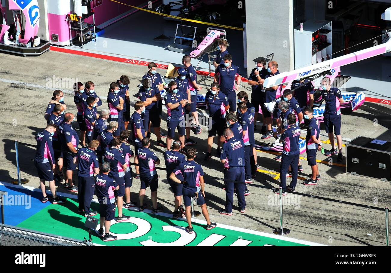 Racing point f1 team mechanics in pits hi-res stock photography and ...