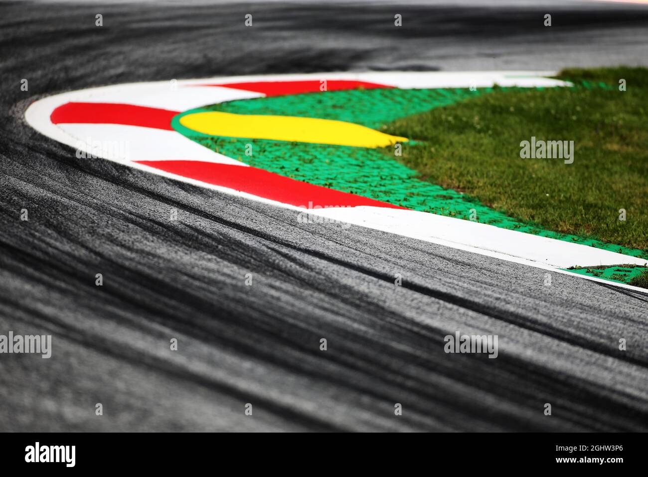 Circuit atmosphere kerb detail hi-res stock photography and images - Alamy