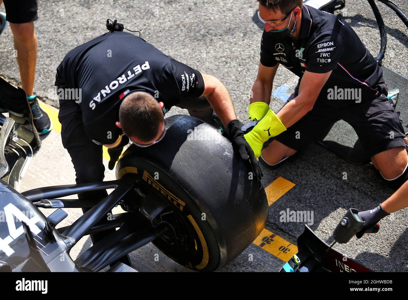 Mercedes amg f1 make a pit stop hi-res stock photography and images - Alamy