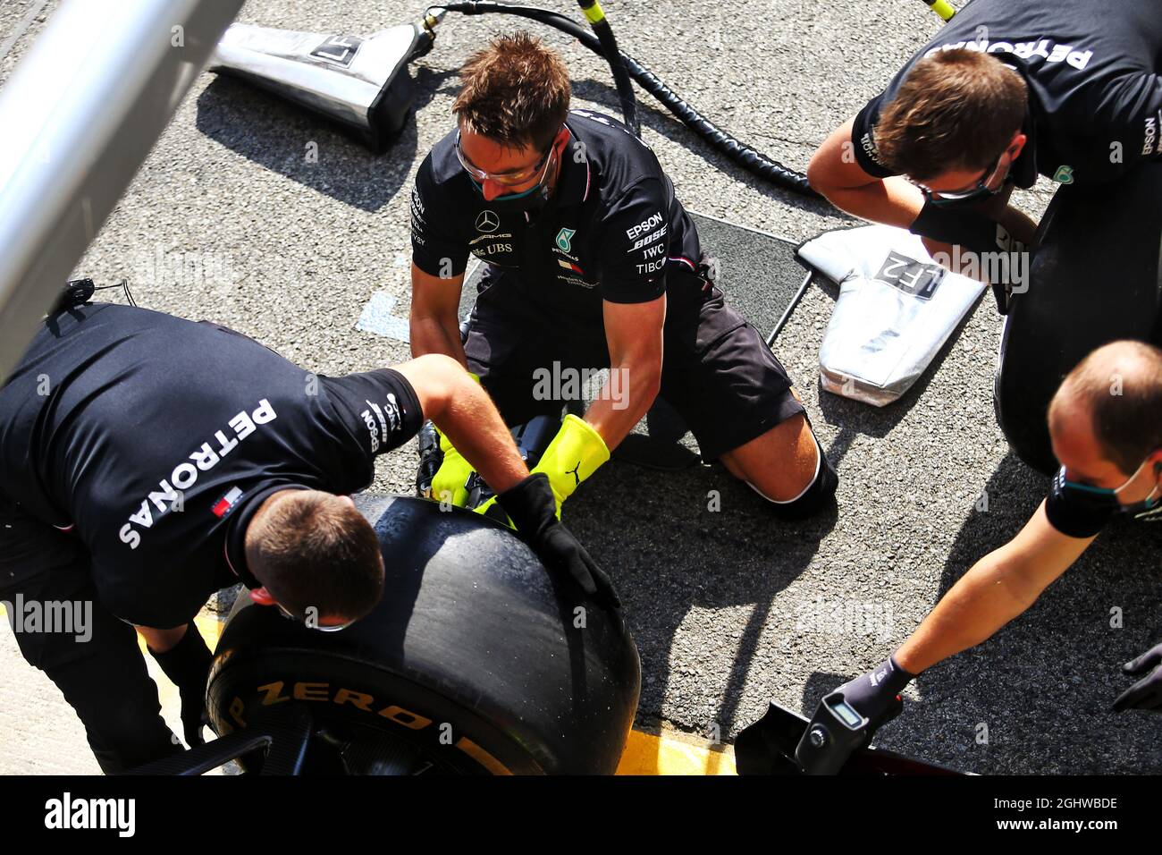 Mercedes amg f1 make a pit stop hi-res stock photography and images - Alamy