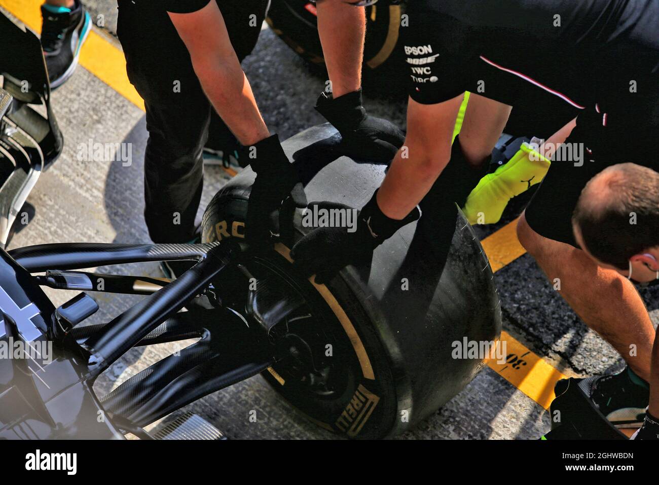 Mercedes amg f1 make a pit stop hi-res stock photography and images - Alamy