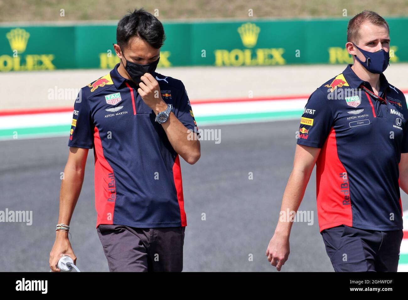 Alexander Albon (THA) Red Bull Racing walks the circuit with the team ...