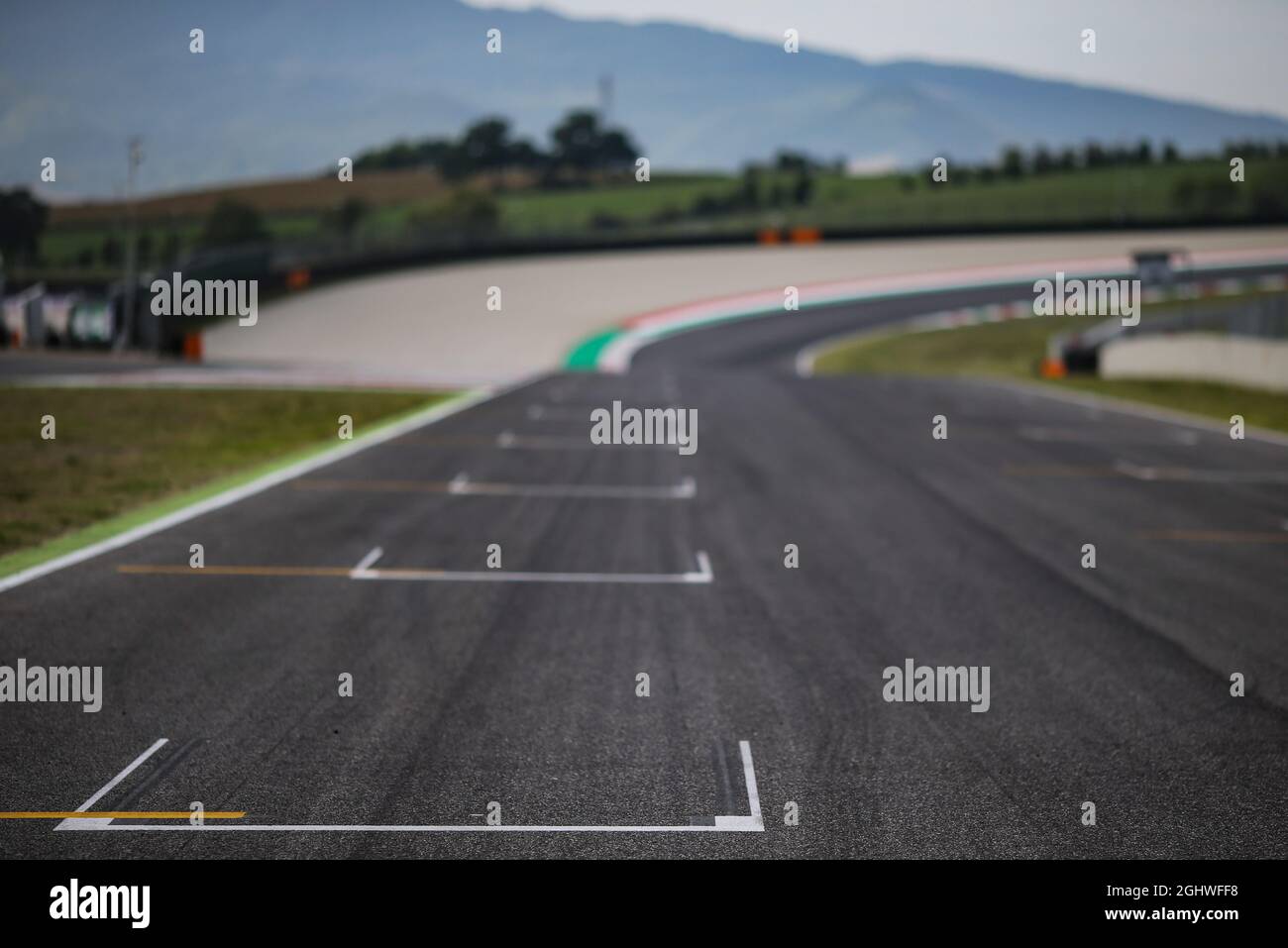 Formula one starting grid hi-res stock photography and images - Alamy