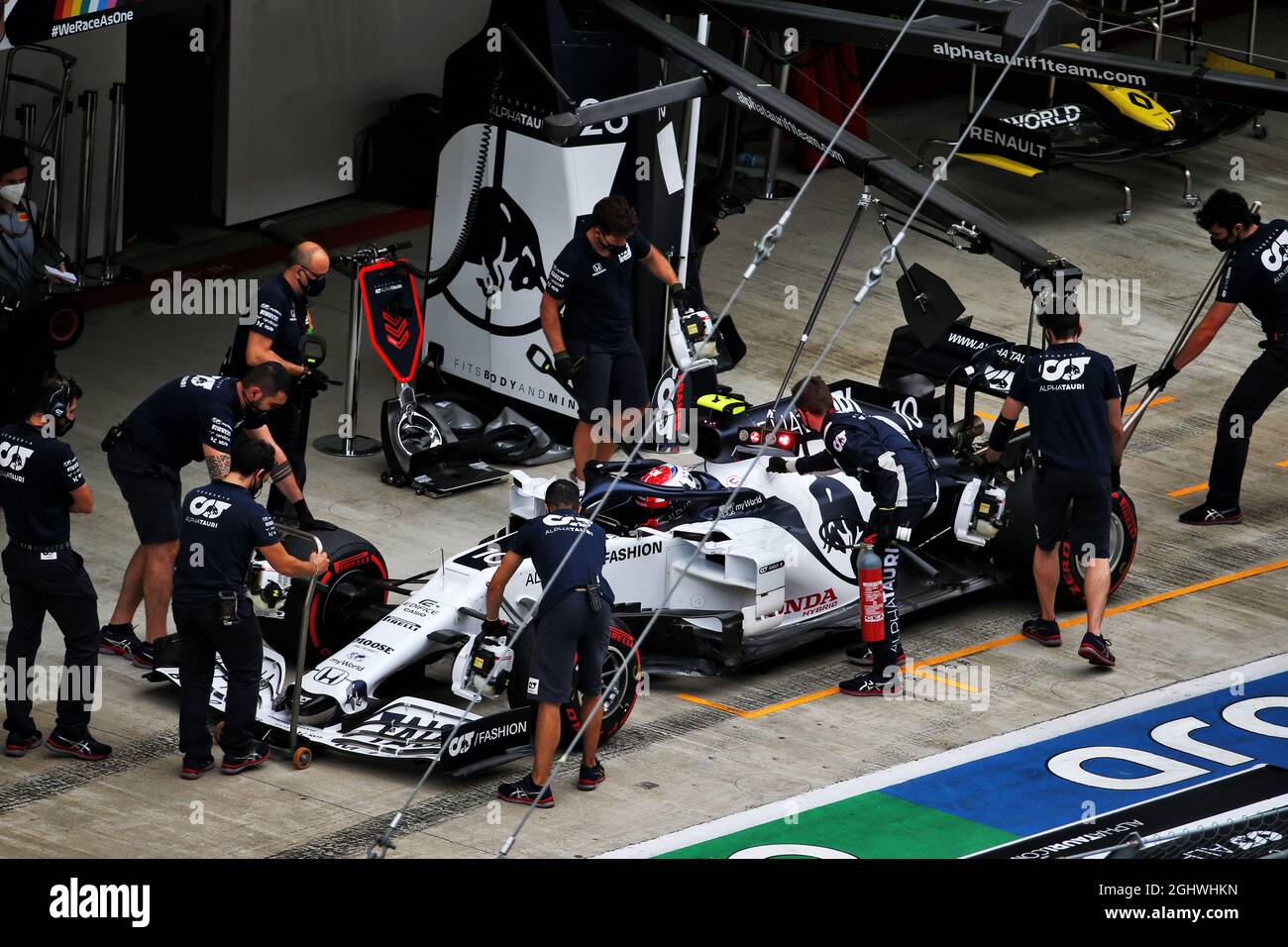 Alphatauri at01 in pits hi-res stock photography and images - Alamy