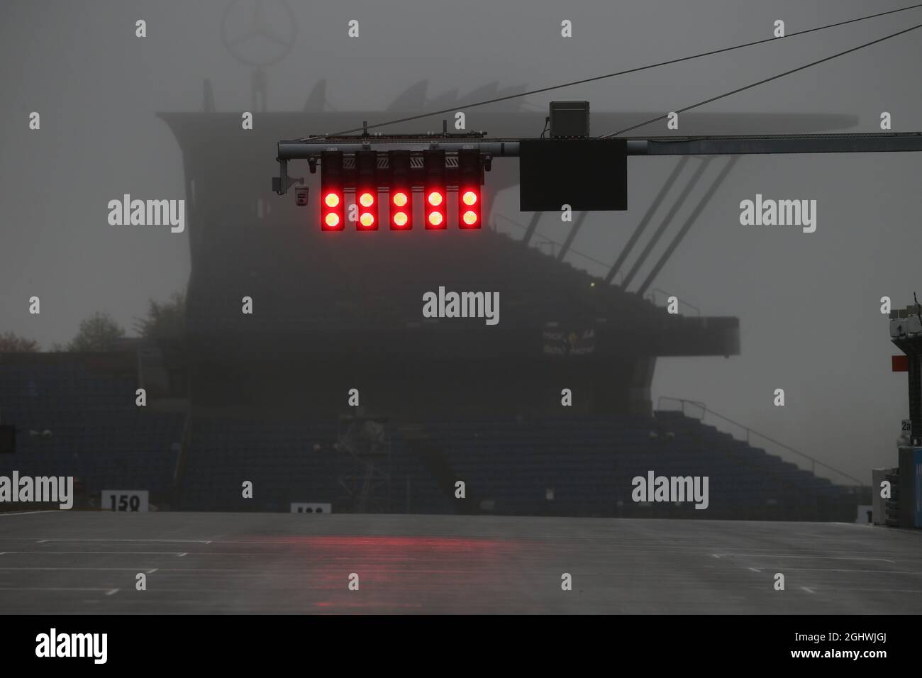 2020 formula 1 start finish lights hi-res stock photography and images ...